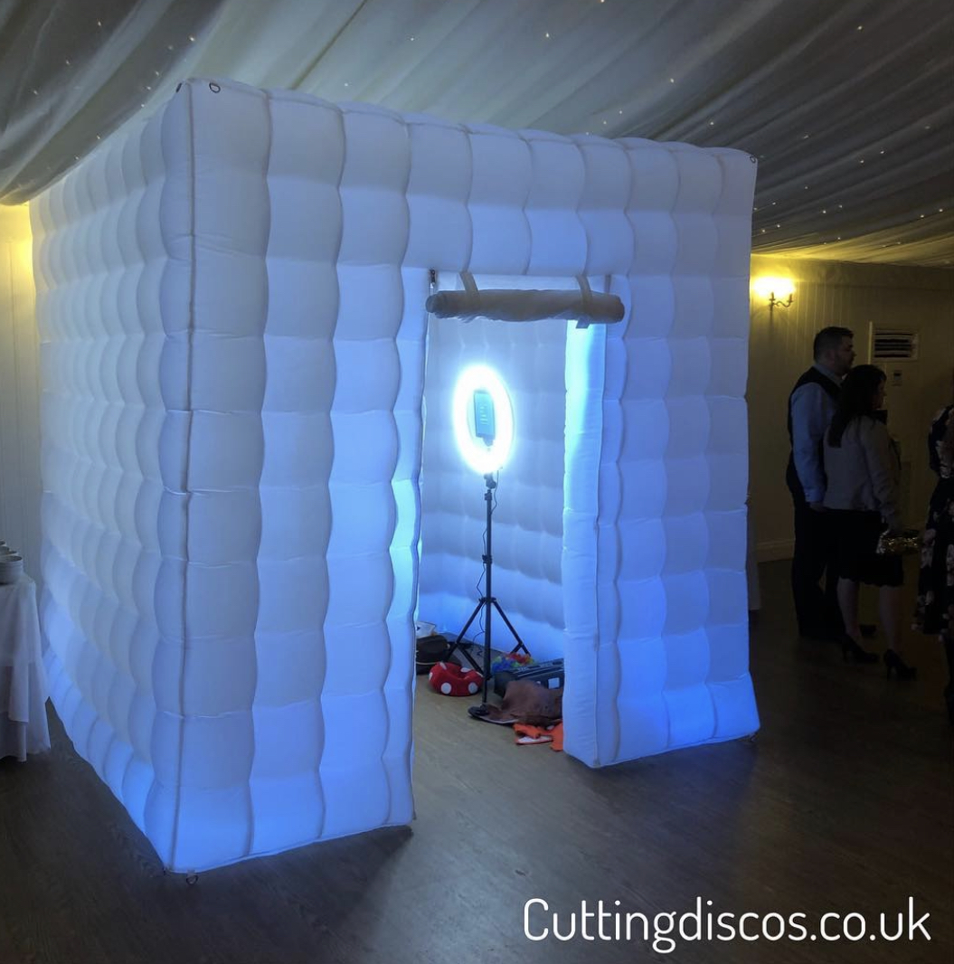 Photo booths – Cutting Discos & Entertainment